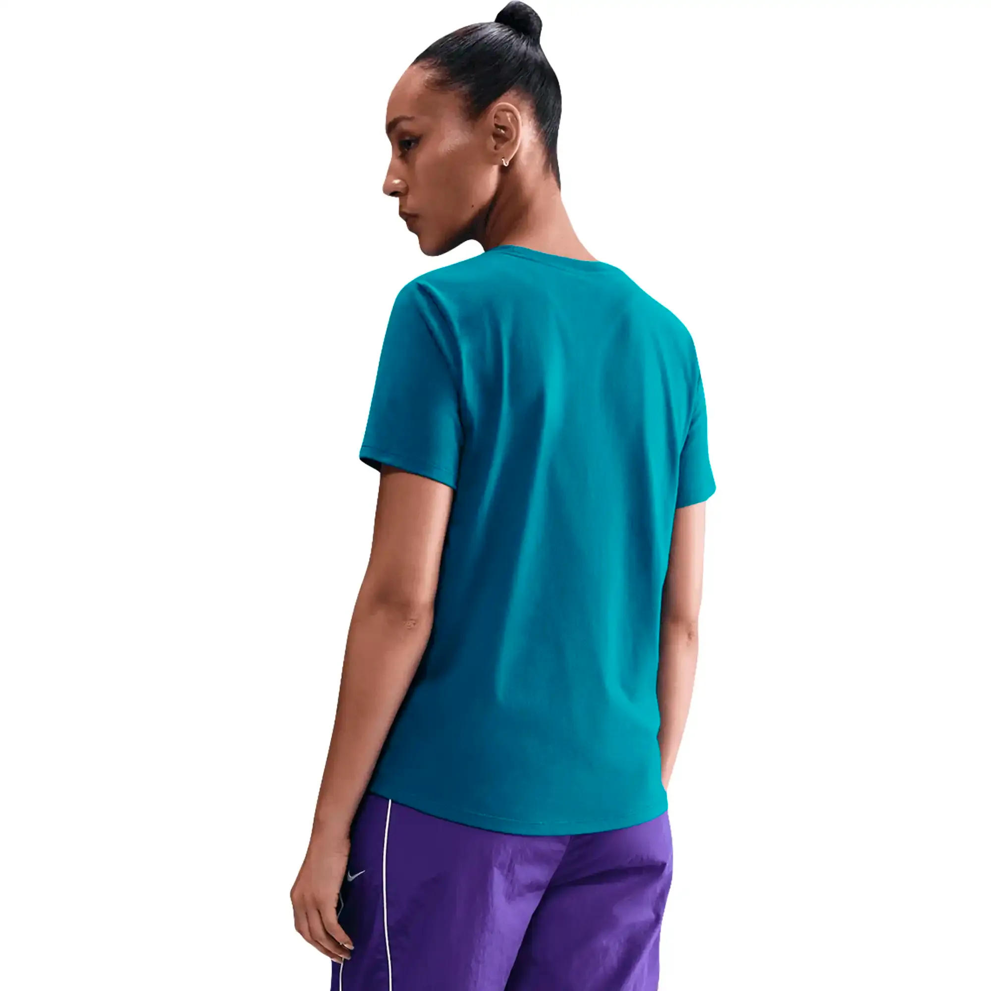 Playera Nike Casual Essentials Mujer DX7906-301
